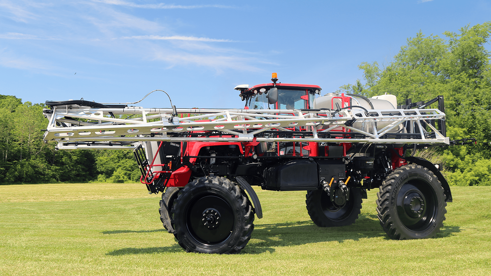 AS1250 & AS1250XP: Ultimate Capacity - Apache Sprayers - Self-Propelled ...