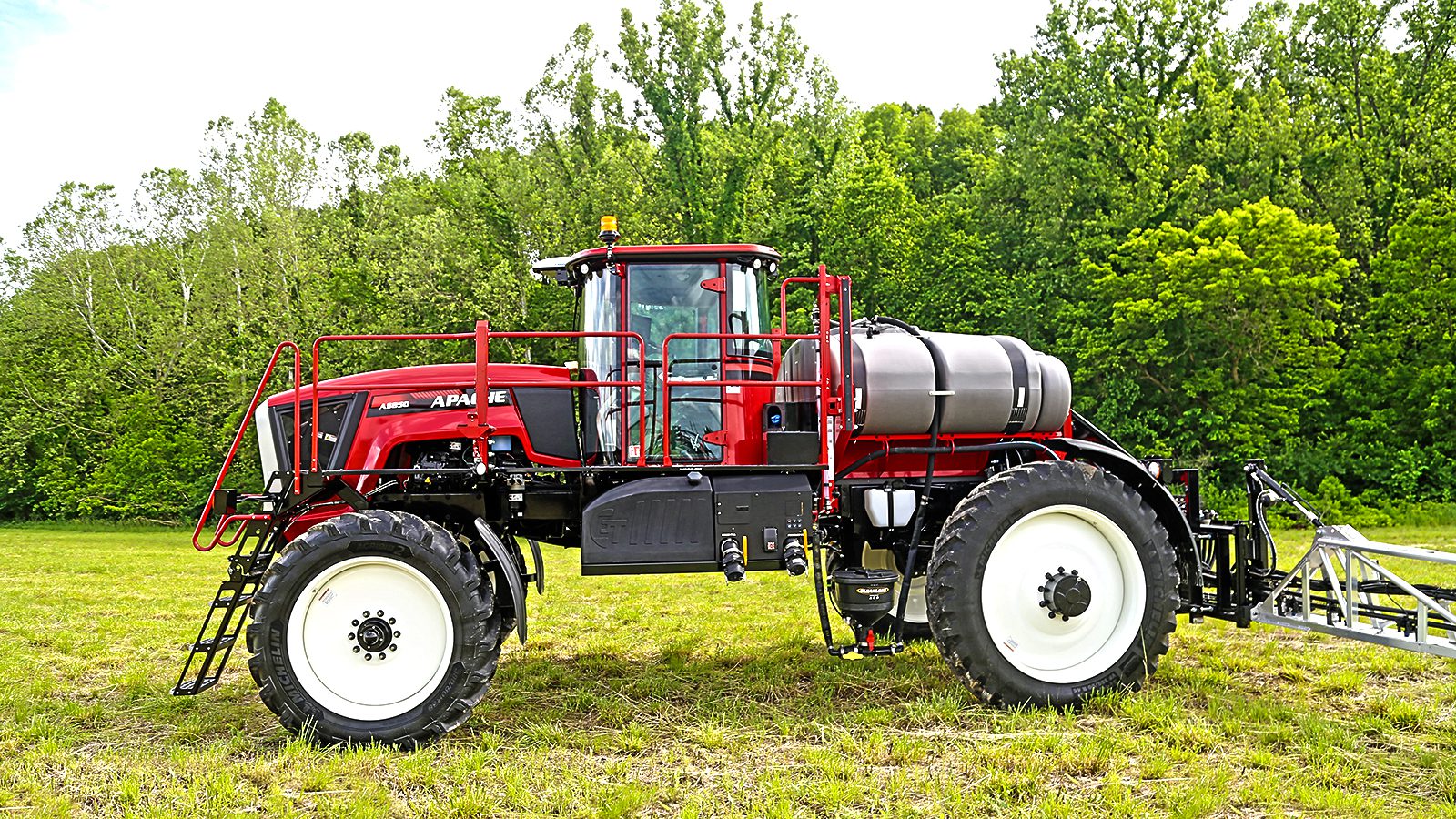 AS850 | Agriculture Sprayers | 800 Gal | 200 hp | Apache Sprayers
