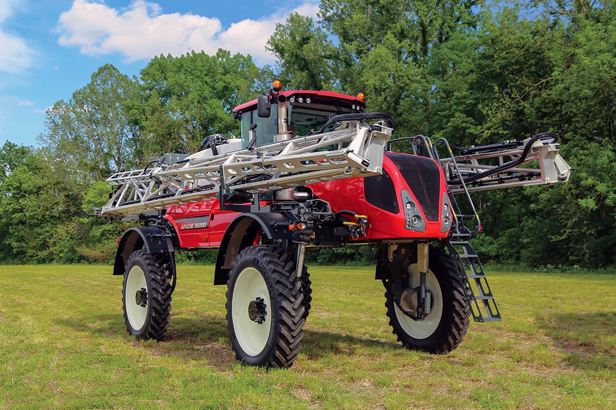 HS1100 Hydrostatic Sprayer MY2022 - Apache Sprayers - Self-Propelled Ag ...