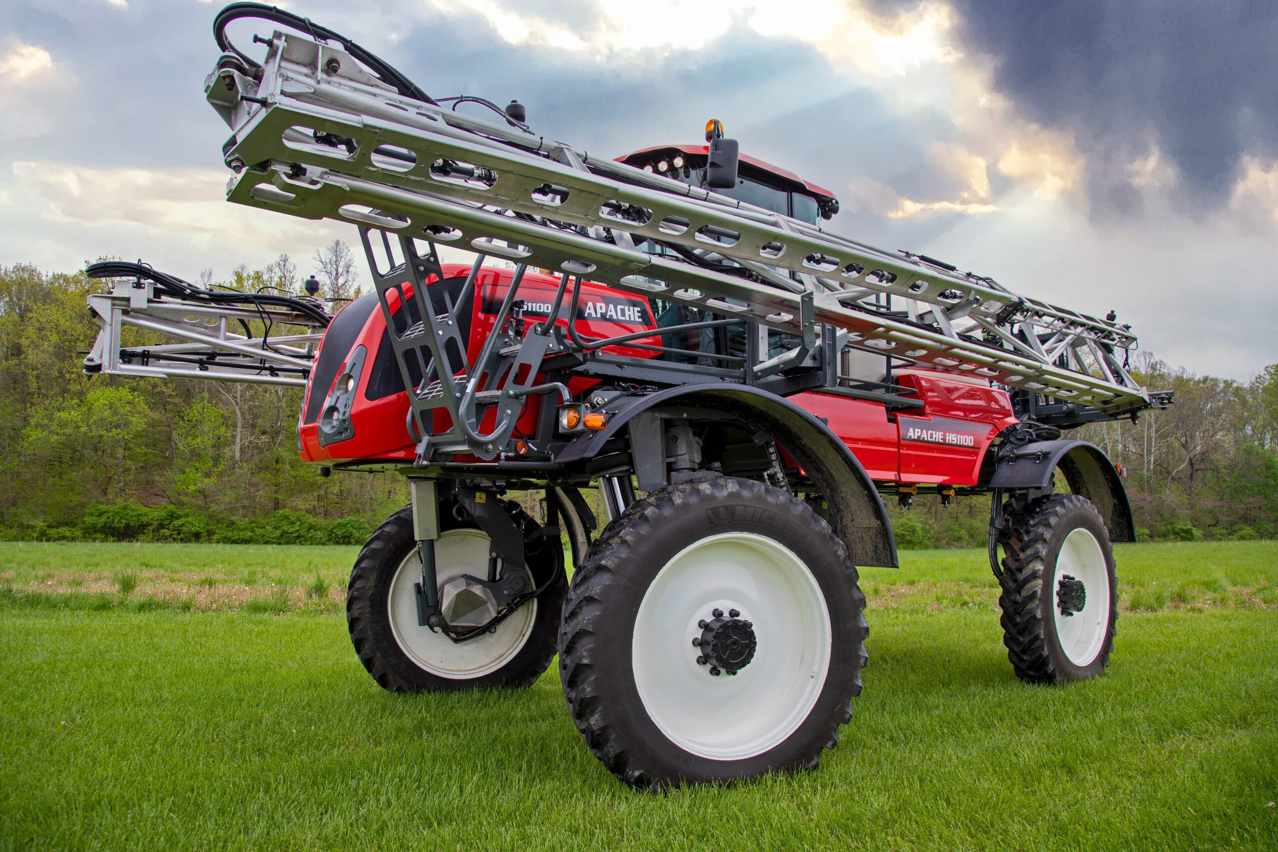 HS1100 | Apache Sprayers - Self-Propelled Ag Sprayers
