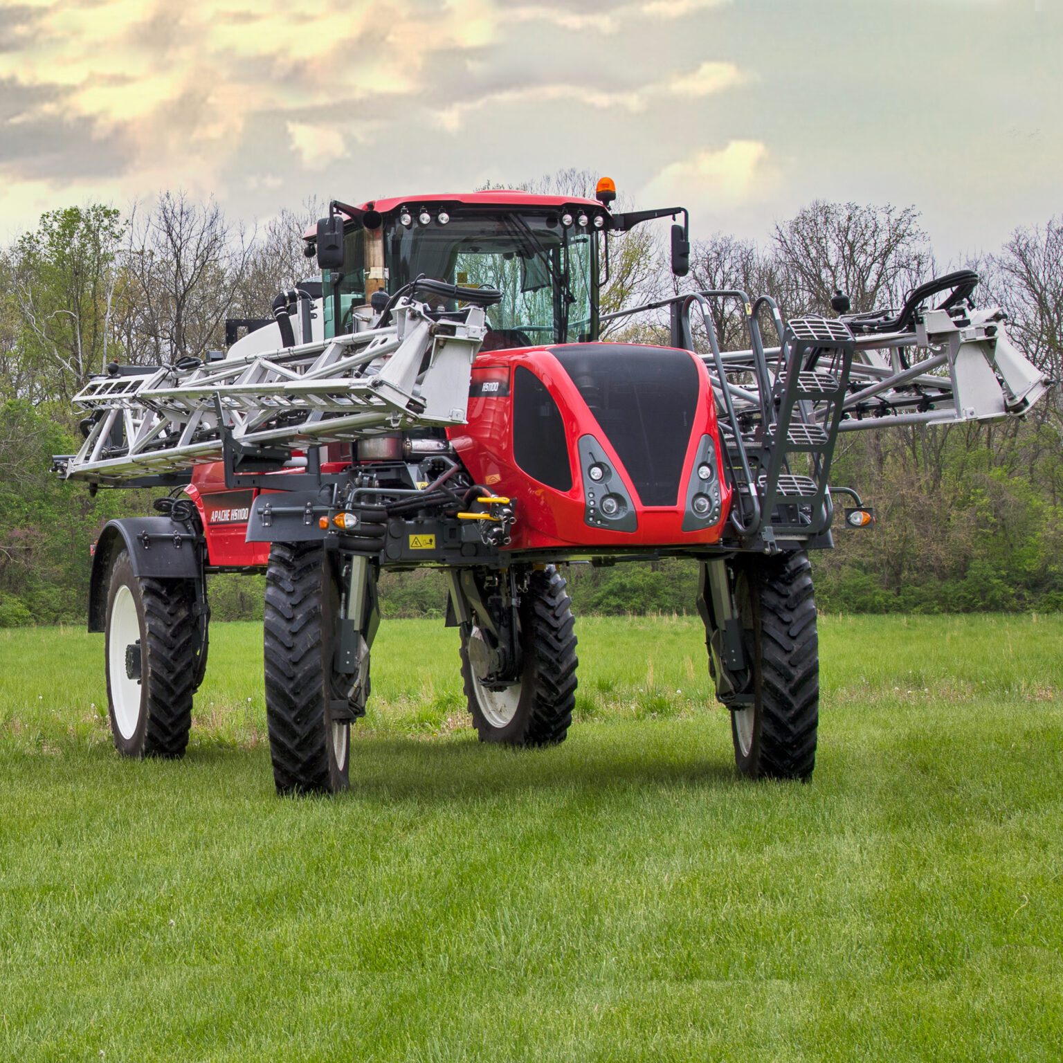 2023 APACHE SPRAYERS FEATURES NEW STEEL BOOM, CENTER RACK AND PRECISION - Apache Sprayers - Self ...